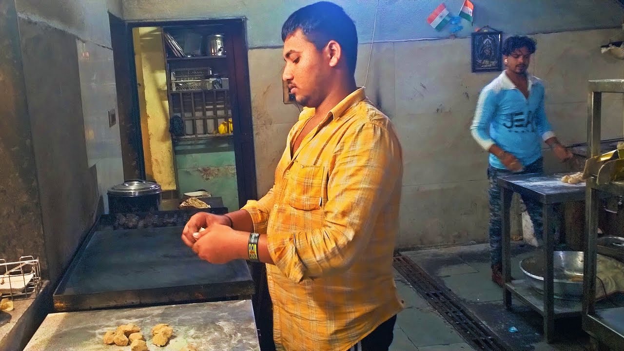 Indian food making kitchen how to make Indian chapati Indian restaurant ...
