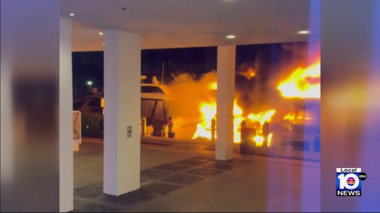Video shows yachts erupting in flames at Sunny Isles Beach marina - YouTube