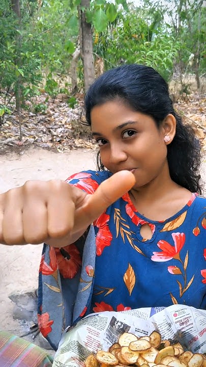 Crispy Banana Chips 😋🍌 ඇඟට්ත් ගුණ බයිට් එකක් 😍 Youtubeshorts Viral