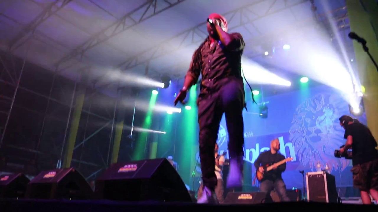 Turbulence - Notorious (Live at Rototom Sunsplash 2017) - YouTube