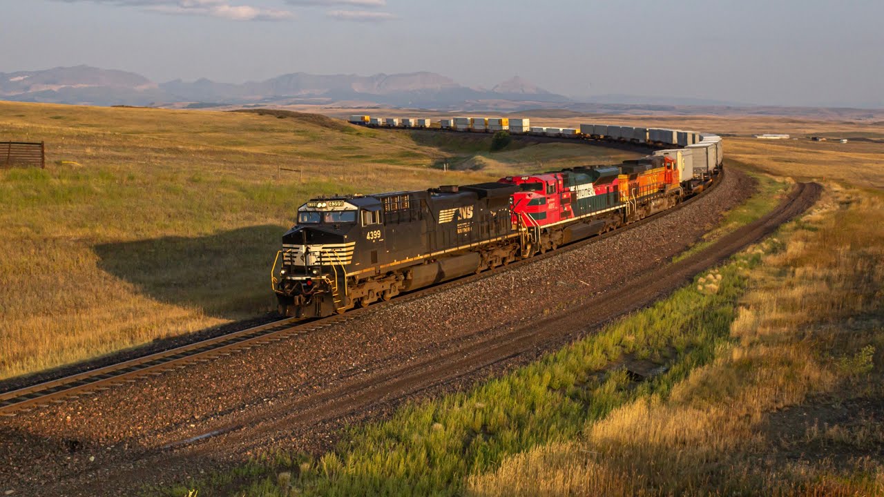 RARE! NS C6M LEAD! Morning Action on BNSFs Hi-Line Subdivision - YouTube