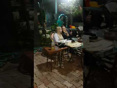 Antalya kemer ukraynalı kızlar rusça karoke yapıyor .