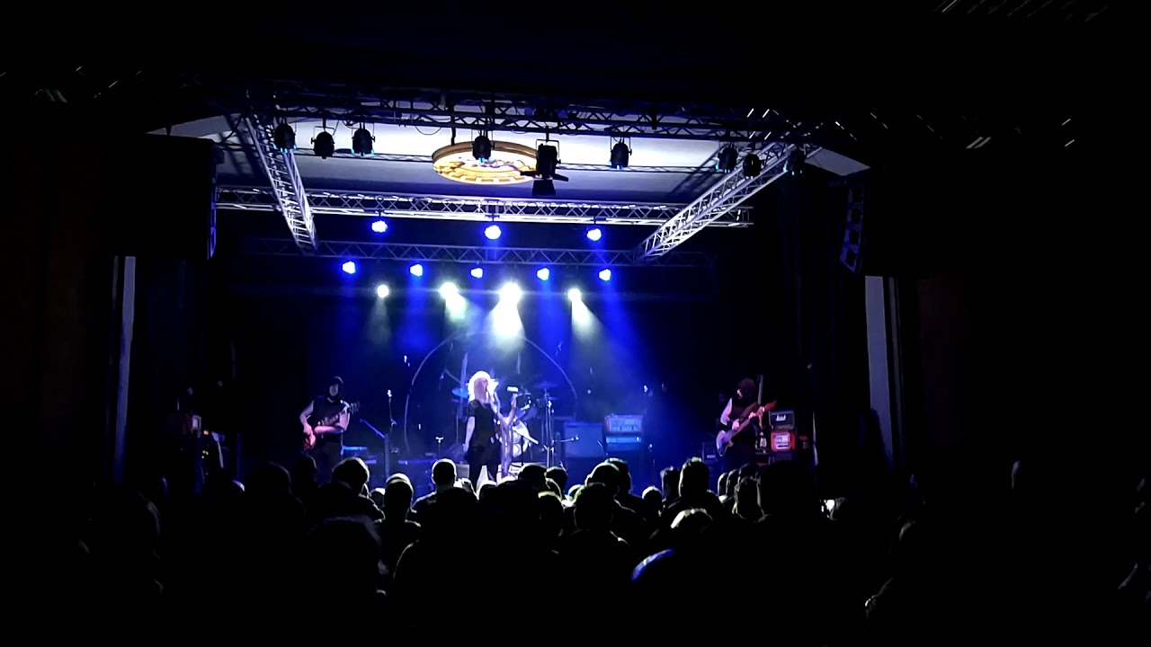 MYRKUR Live @ Quantic Club, Bucuresti 5.12.2017 - YouTube