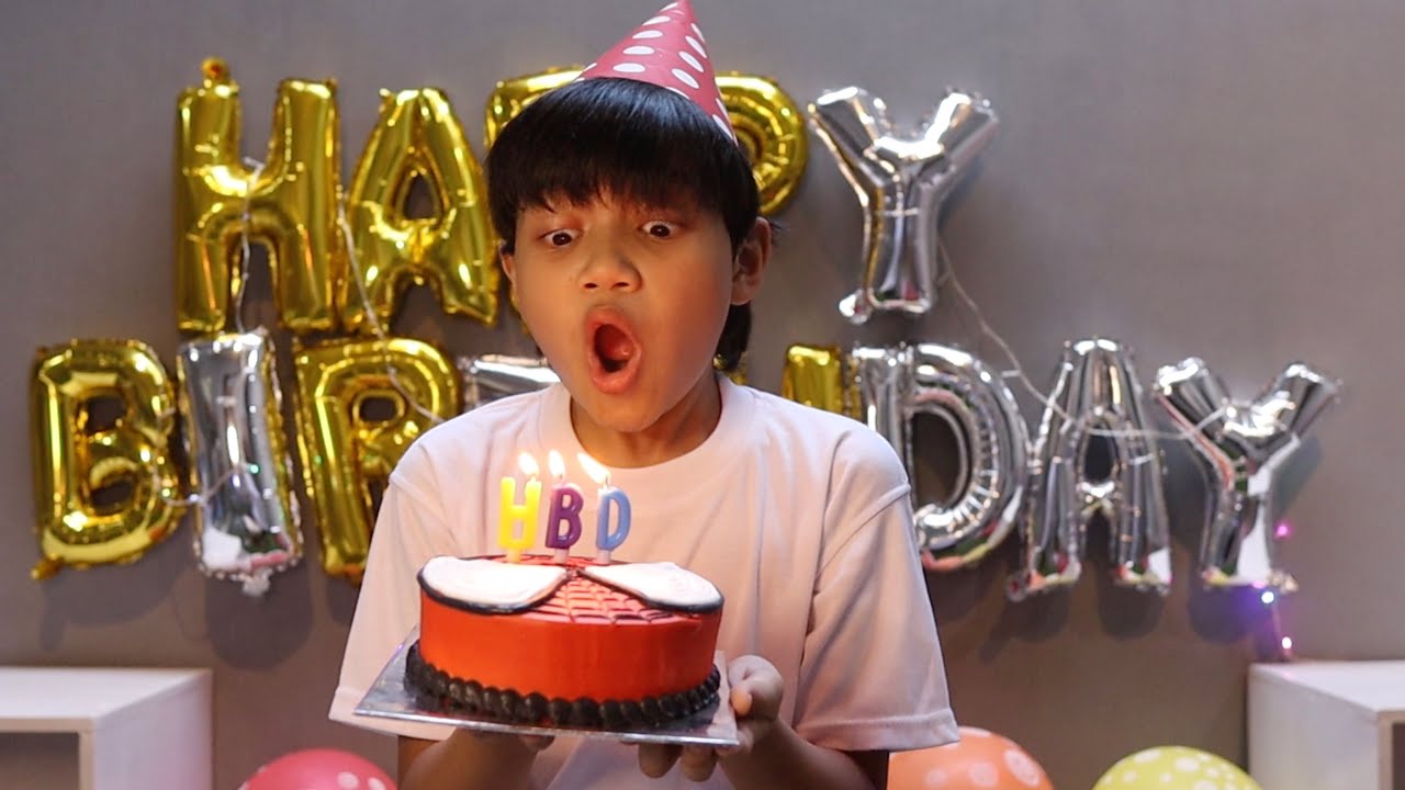 Lagu " Selamat Ulang Tahun " - Larics Toys - YouTube