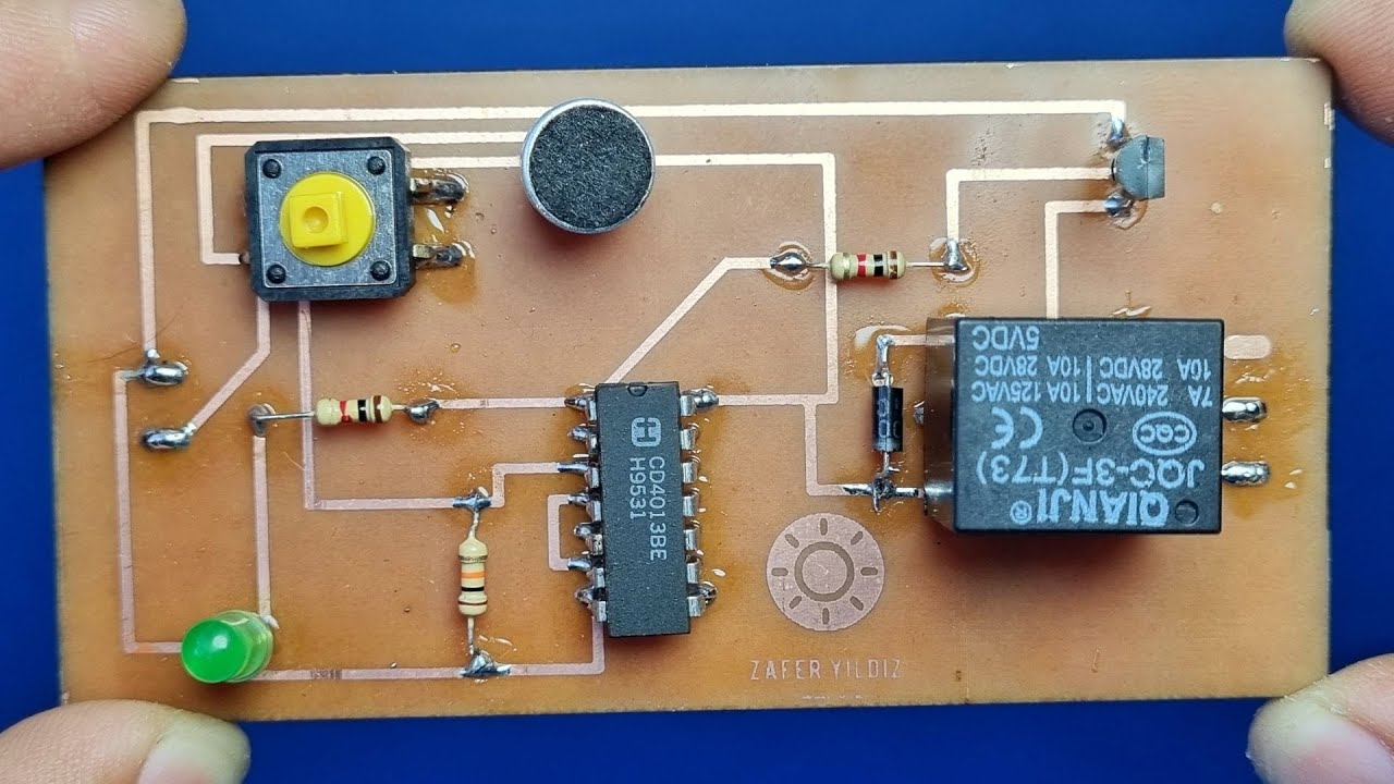 PERFECT ELECTRONIC PROJECT WITH CD4013 IC - YouTube