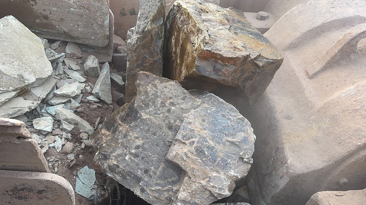 46 "Big Rock Crusher Machine: A Giant in Action"Big Rock Crushing: A ...