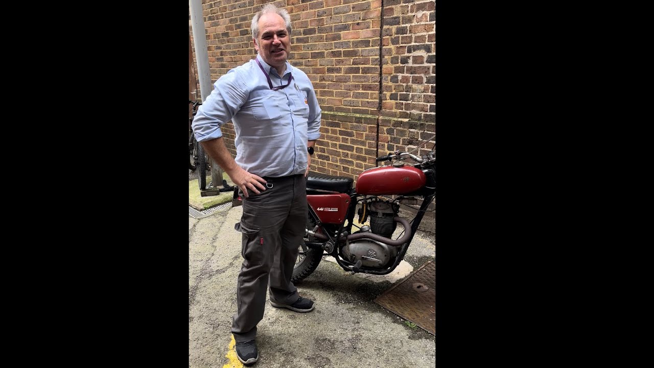 Kick Starting a Classic Motorcycle For ABSOLUTE Beginners! - YouTube
