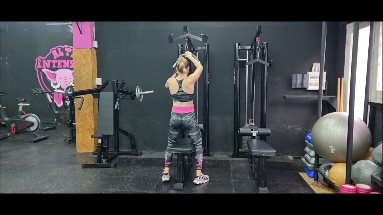 PULL DOWN EN MAQUINA AGARRE NEUTRO - YouTube