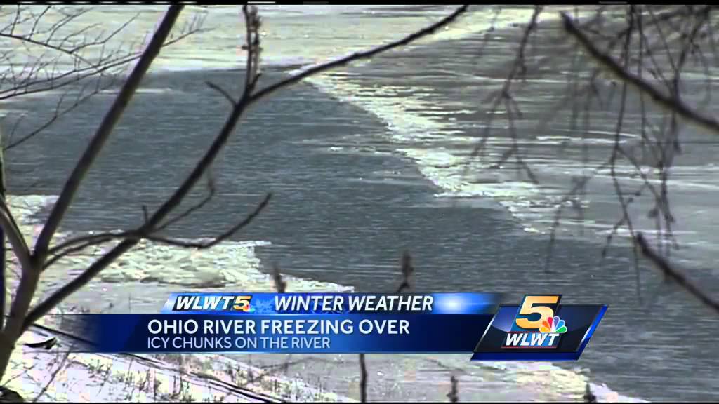 Ohio River slowly freezing over - YouTube