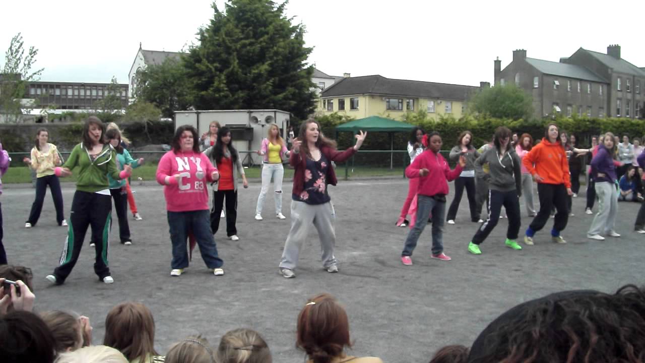 Mercy Navan 6th year dance 2011 - YouTube