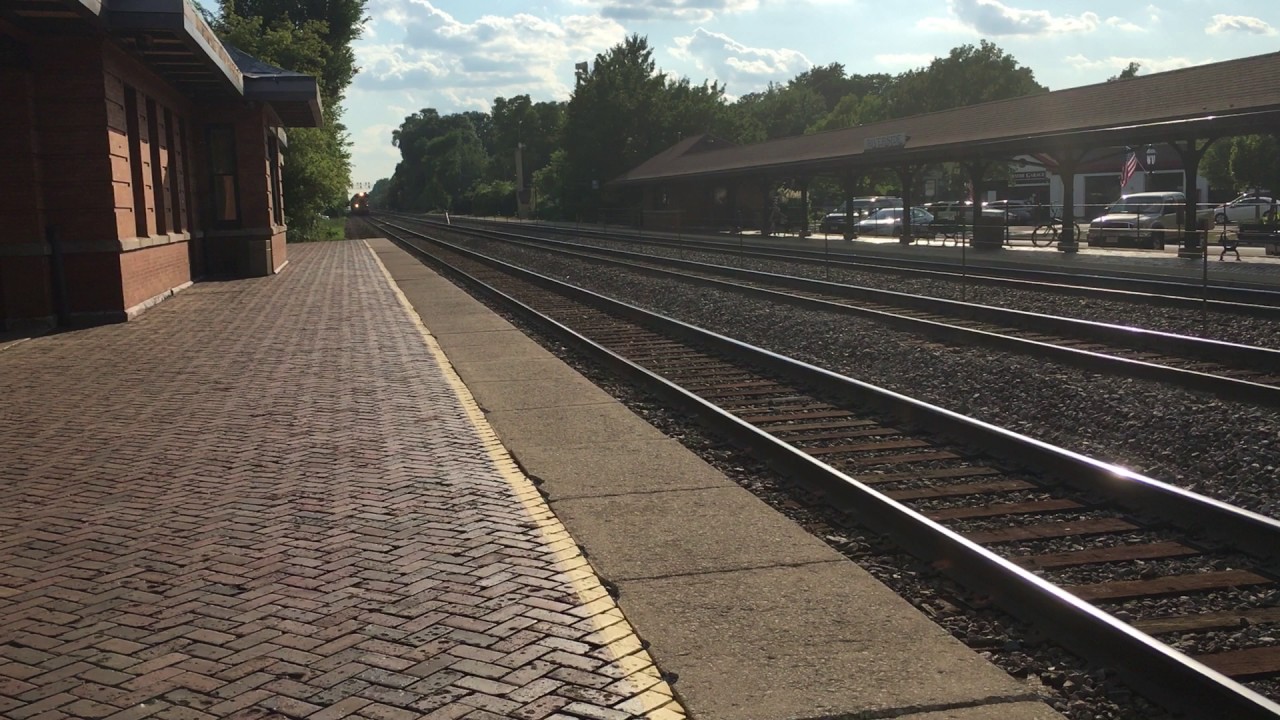 Inbound Metra 185 Express Passing Riverside IL - YouTube