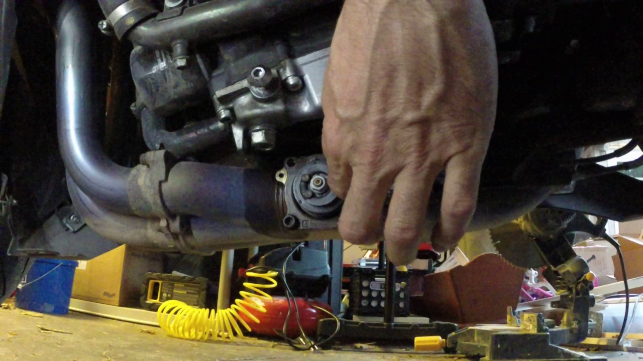 4c8 exup valve 2007 Yamaha R1 - YouTube