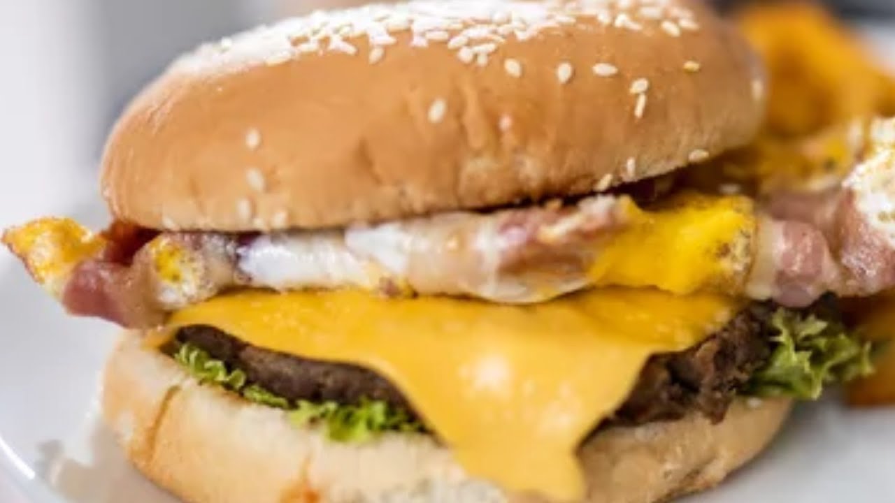 Warning Signs A Restaurant Has Really Bad Burgers - YouTube