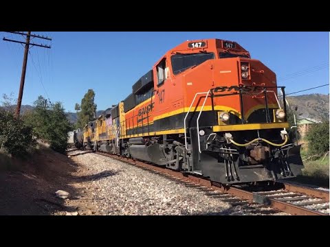 BNSF 147 gives a hornshow leading the BNSF Pasadena Local 2-25-2020 - YouTube