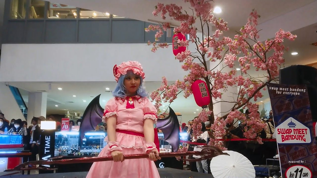 Coswalk (Cosplay Walk) @ QTakasi Event 2022 | Ciwalk (Cihampelas Walk ...