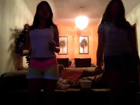Marcella e gabi dançando just dance hahaha