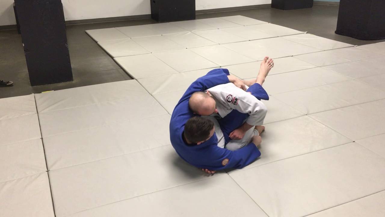 Closed Guard sweep, armpit, knee flower sweep - YouTube