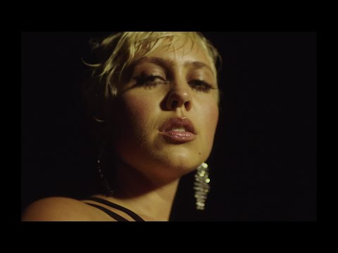 Linae - Right There (Official Video)
