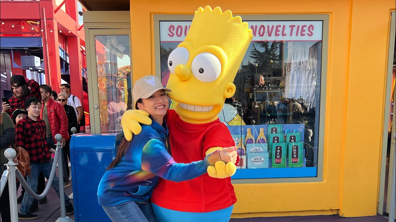 Character meet & greet is a must at Universal Studios Hollywood! - YouTube