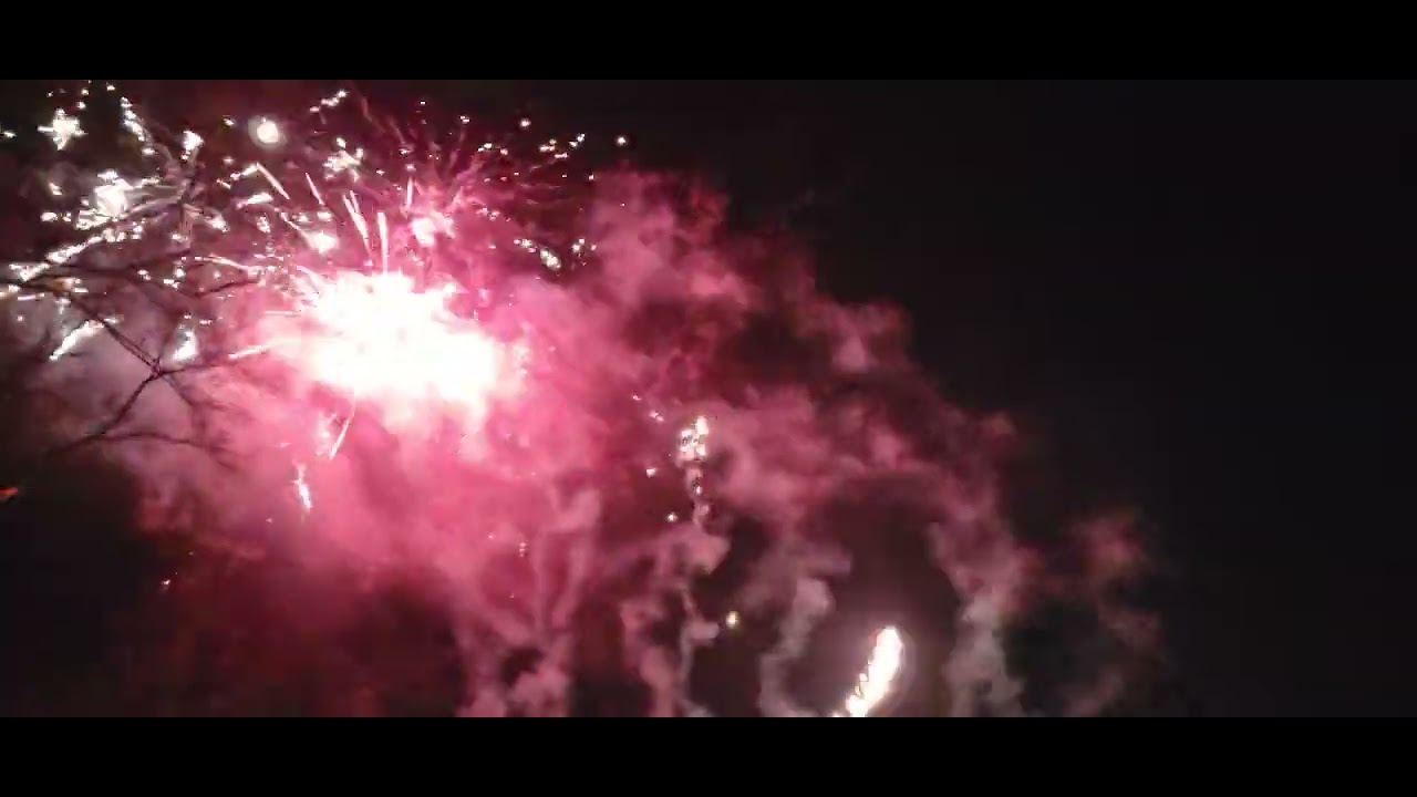 Maximum Drama 50 Shot Firework by Brothers Heavy Weight. - YouTube