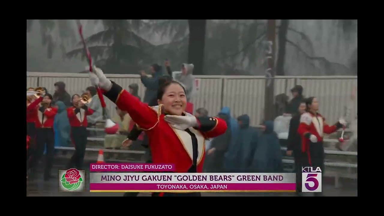 Minō-Jiyū Gakuen “Golden Bears” Green Band, Cheerleading Team and Color ...