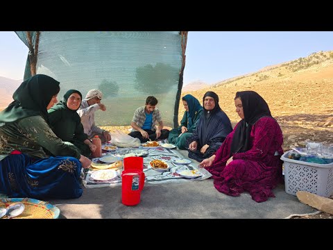 A big family celebration! 🎉 Zahra invites the kids and her grandmother for a truly delightful lunch.