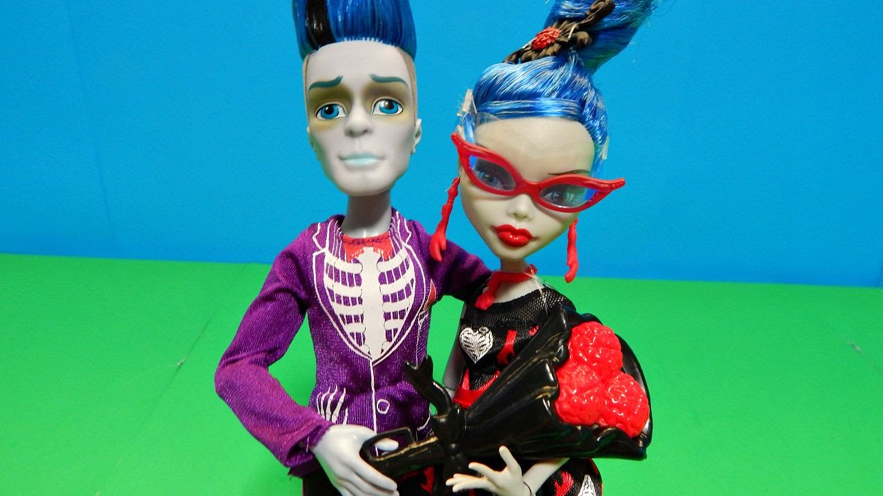 Exclusive Monster High "Love's Not Dead" Ghoulia & Slo Mo Doll 2-Pack ...