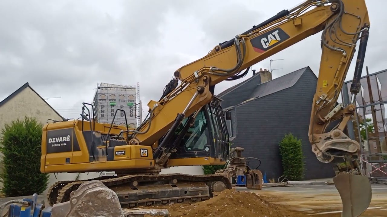 Pelleteuse Caterpillar 323 new génération CAT démolition Super U ...