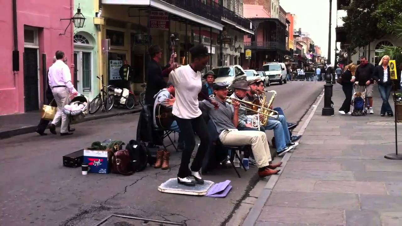 Banda de jazz na rua em New Orleans - YouTube
