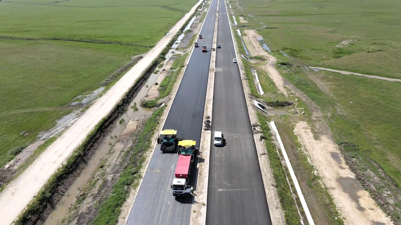 Autostrada A10 Sebes Turda, lotul 2, asfaltari intre drumul spre Capud ...