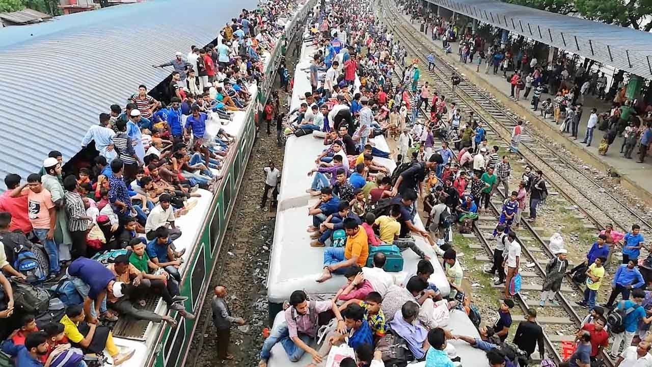 Thousands Of People Train Surf Their Way To Eid Celebrations - YouTube