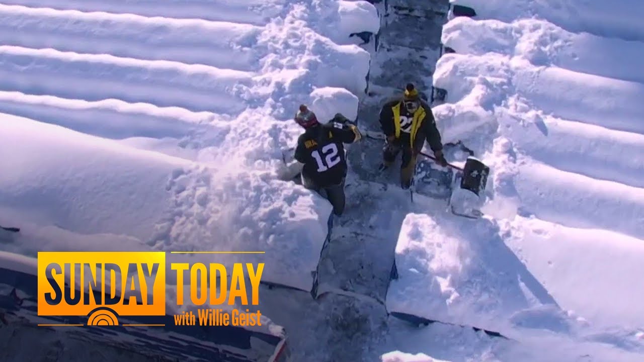 Buffalo Bills fans dig through snow to see their team play - YouTube