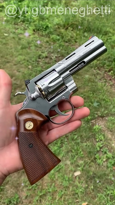 Por que o Colt Python é considerado o melhor revólver? - YouTube