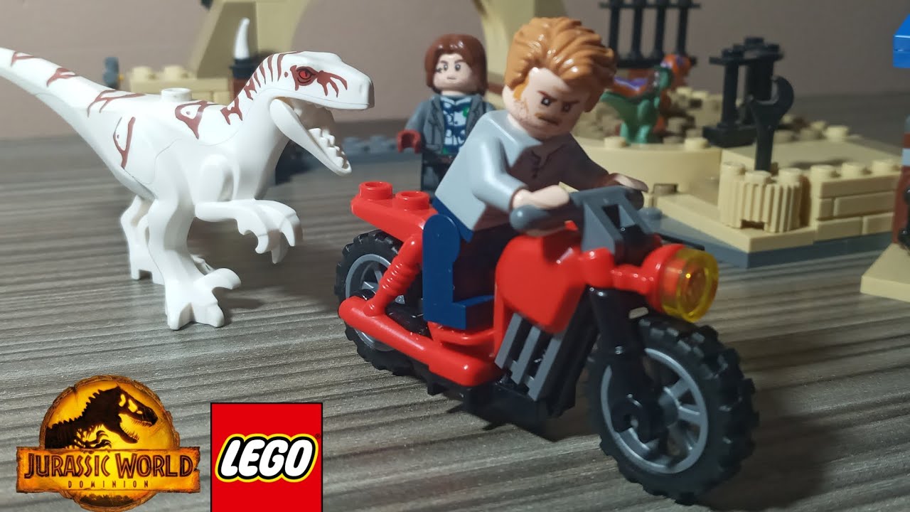 Lego Atrociraptor Bike Chase / Jurassic World Dominion StopMotion - YouTube