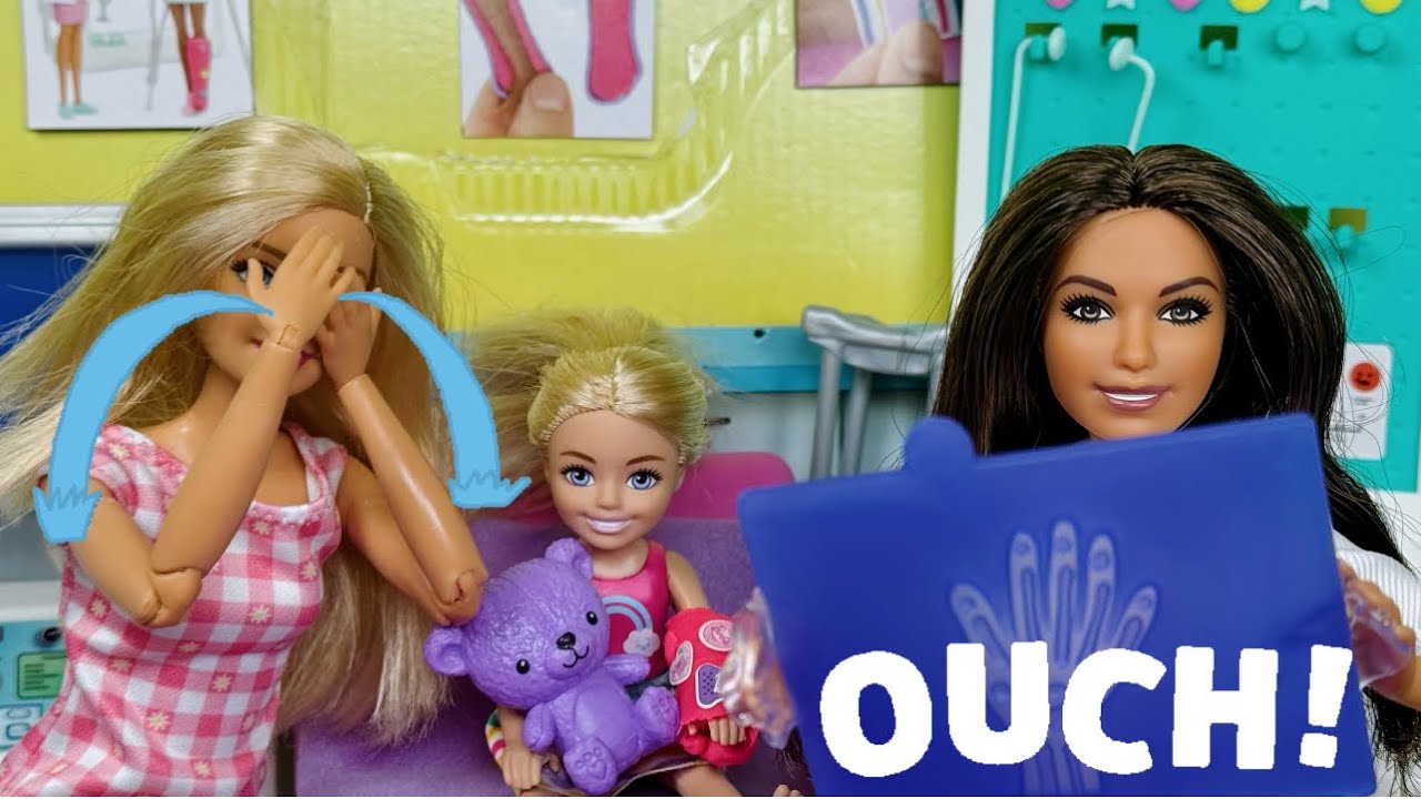 Barbie Chelsea breaks her arm at the park! 👩‍⚕️🩻🩺🚑💗 - YouTube