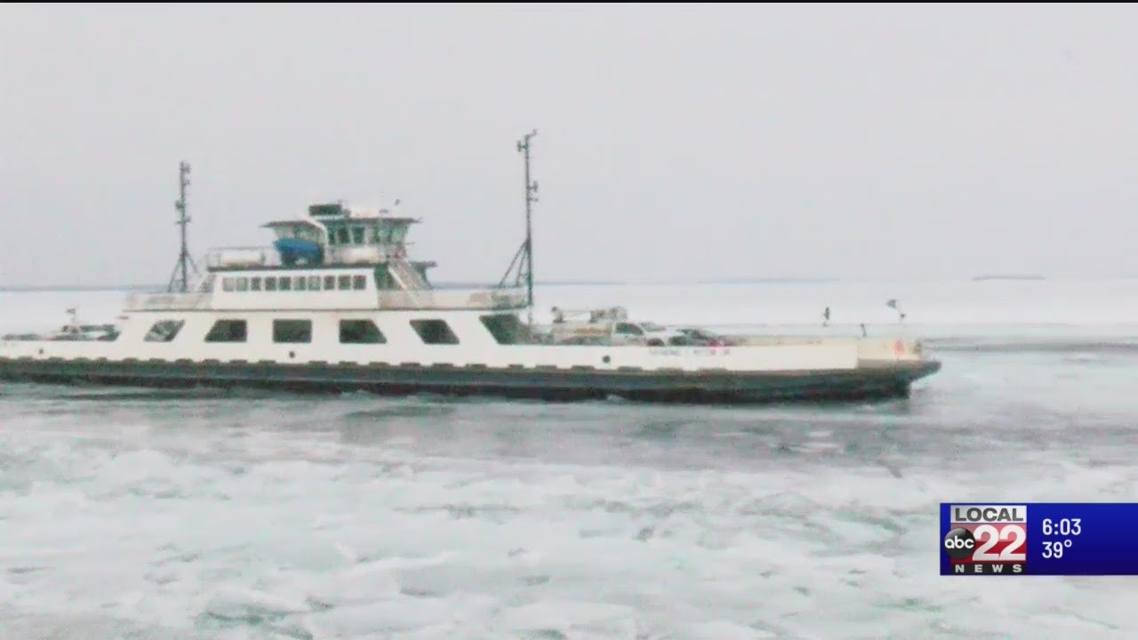 High winds and ice shut down Lake Champlain ferries - YouTube