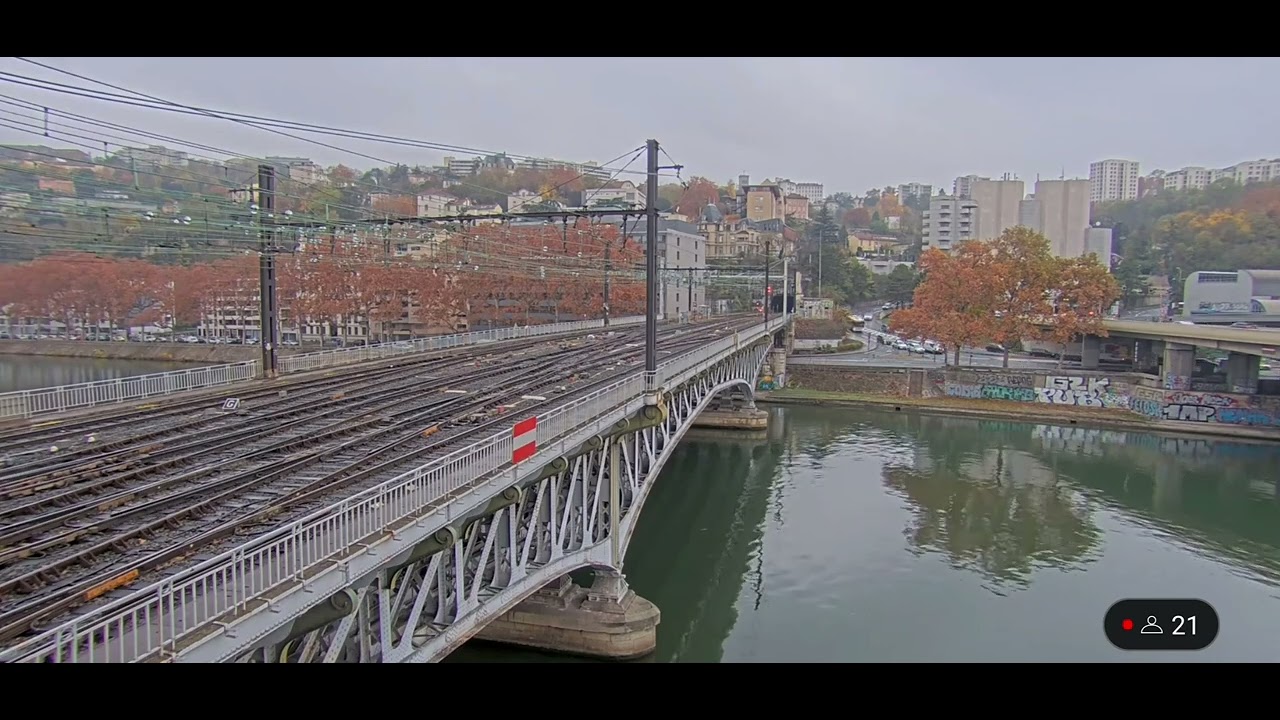 French Siren Test on Live Railcam! Lyon-Perrache (Read Desc) - YouTube