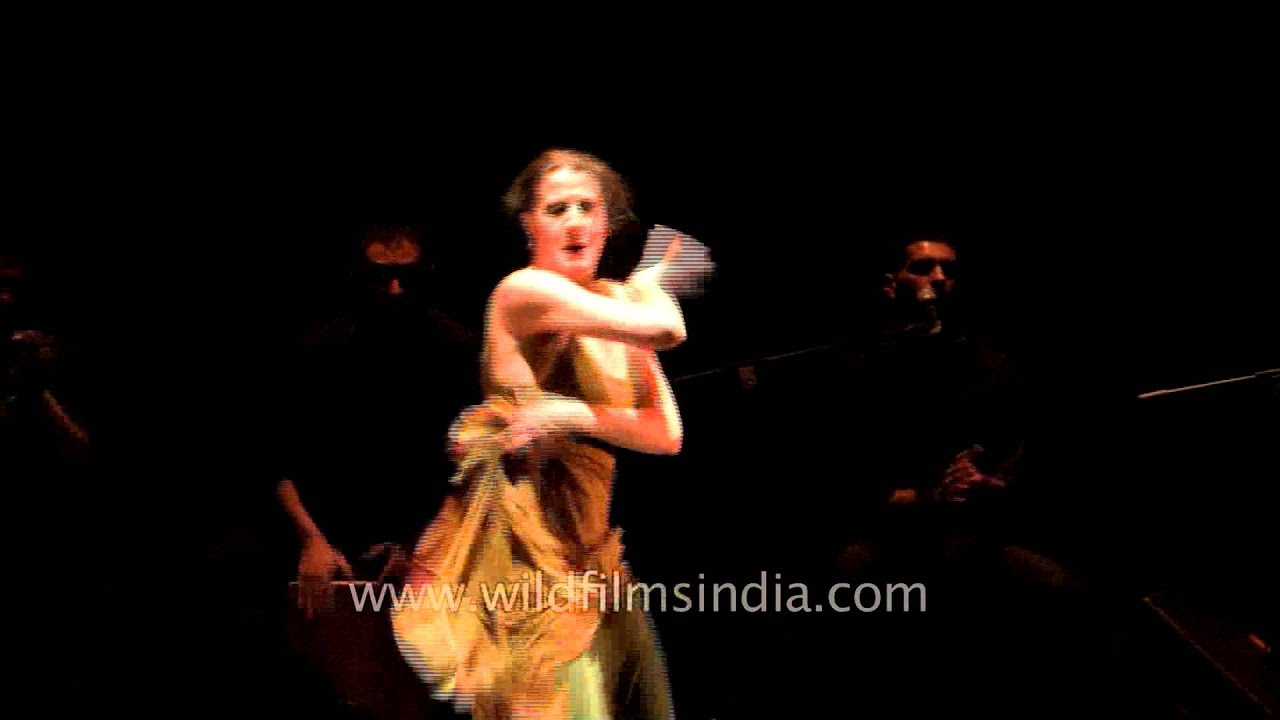 Flamenco Superstar - Maria Pages at Kamani Auditorium in Delhi - YouTube