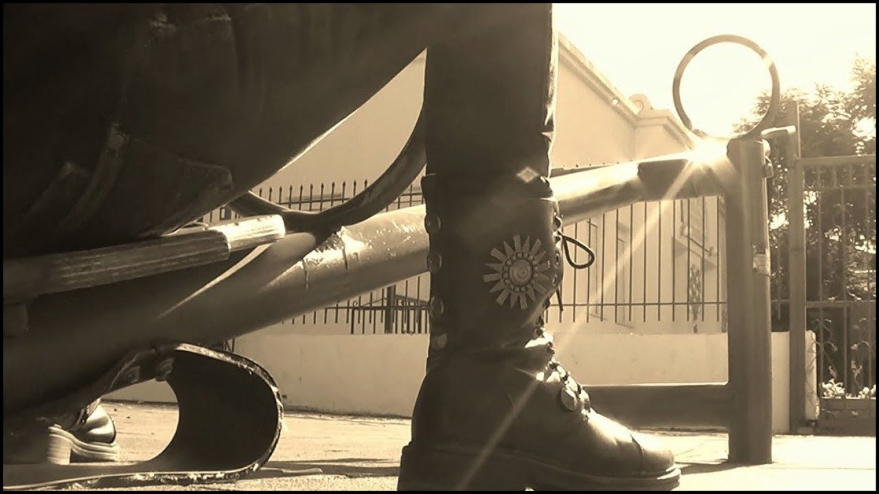 Η ΠΥΞΙΔΑ ΕΔΕΙΧΝΕ ΣΤΟΝ ΔΡΟΜΟ - ΜΙΚΑ ΝΤΑΚΑ (rock - road ποίηση-μουσική ...