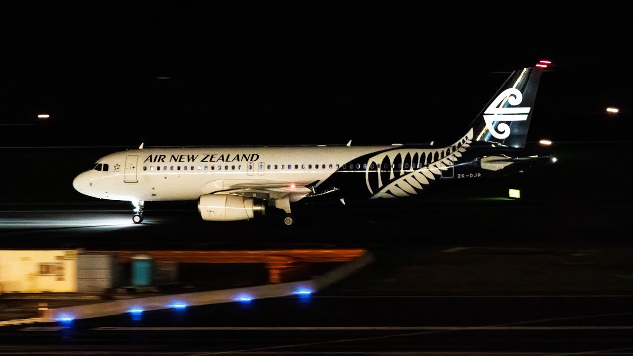Air New Zealand Airbus A320 Night Spotting at Wellington Airport - YouTube