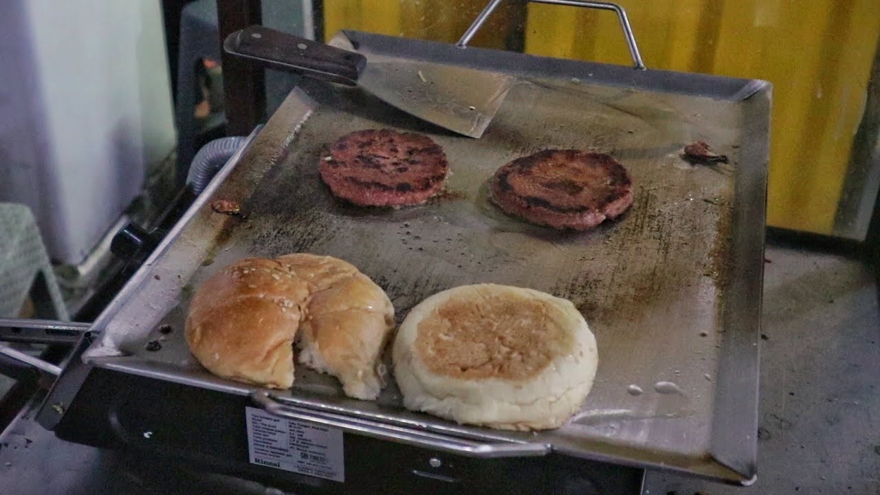 Double Grill Burger + Extra Cheese (Kayana Kebab & Burger) - Surabaya ...