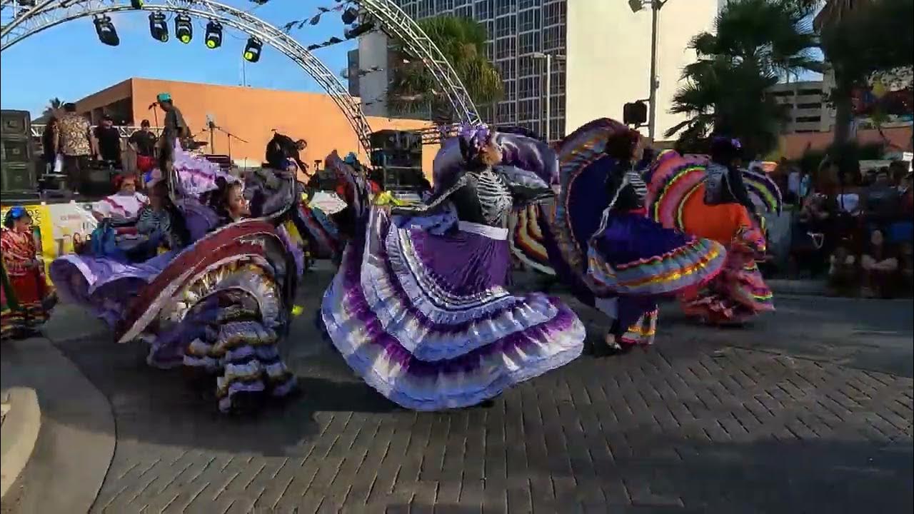 El Jarabe Tapatio The Mexican Hat Dance on Día de Muertos - YouTube