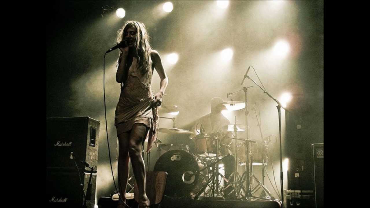 Queen Adreena - FM Doll (live@radio1) - YouTube