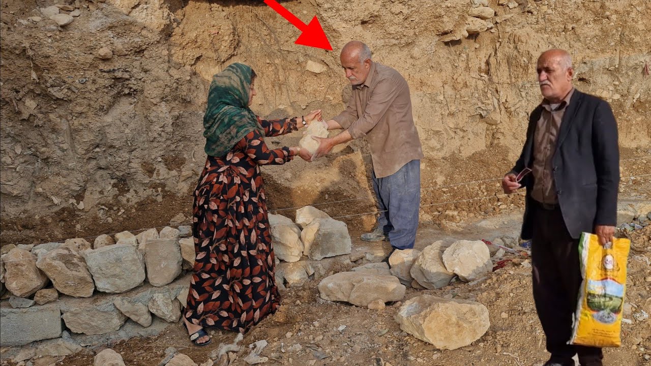 The shopkeeper, as a maste craftsman, helps Amina build the house ...