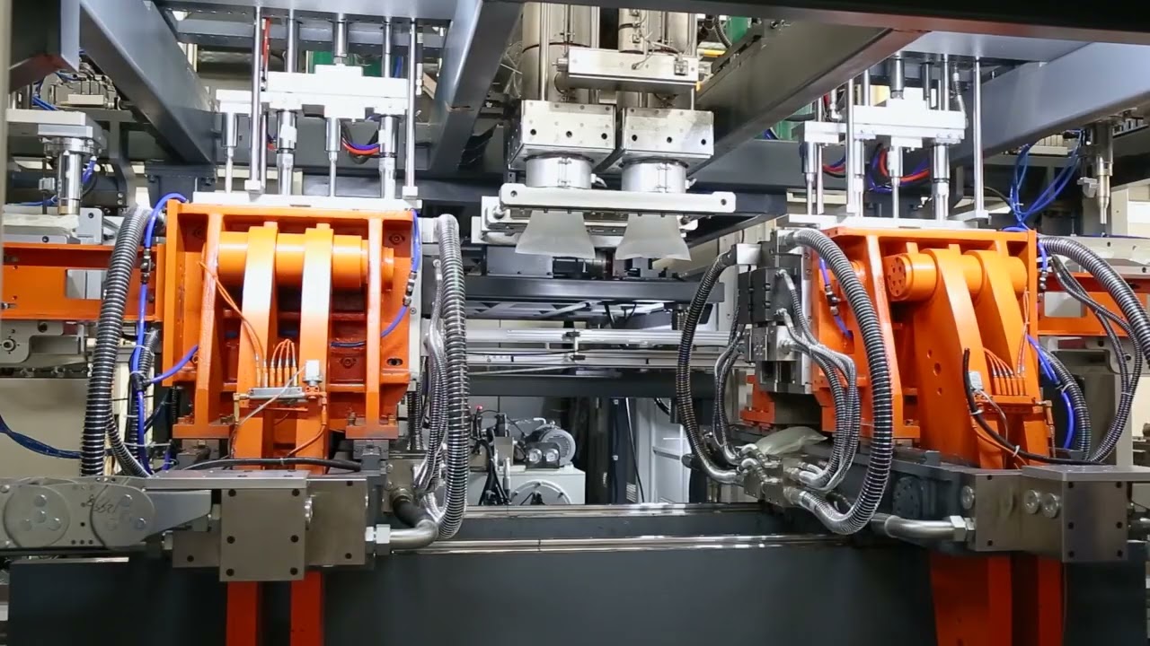 TONGDA machine HSII-20L for 10L Jerrycan - YouTube