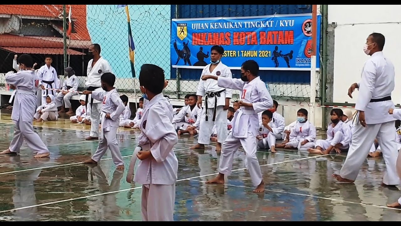 UJIAN KENAIKAN TINGKAT KARATE INKANAS BATAM - YouTube