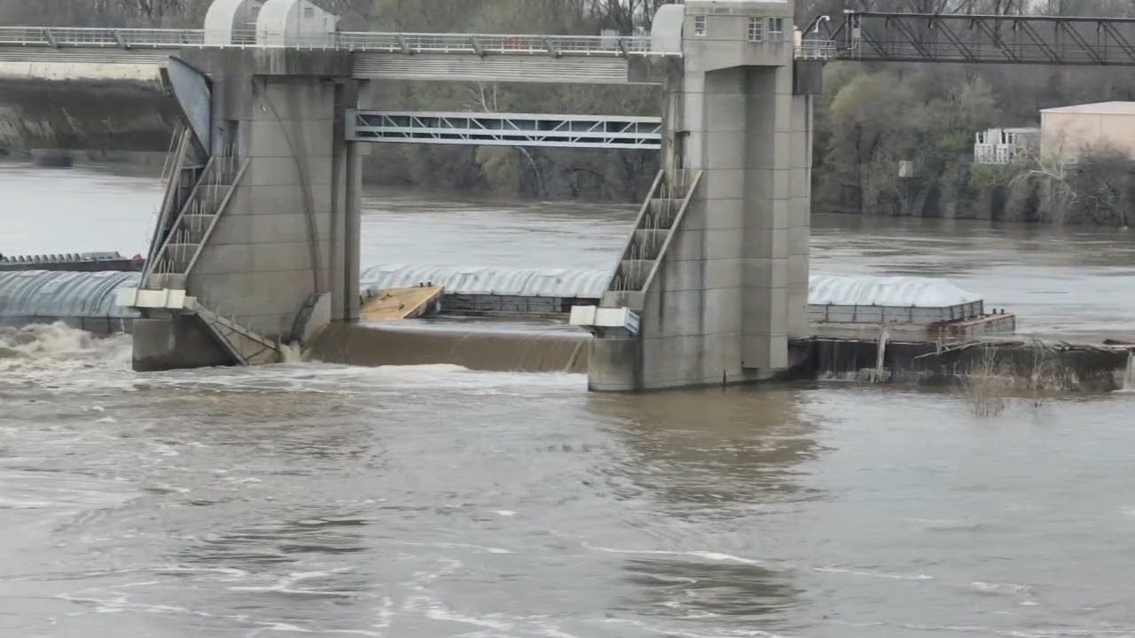 1 barge 'partially submerged' at McAlpine Locks and Dam on Ohio River ...