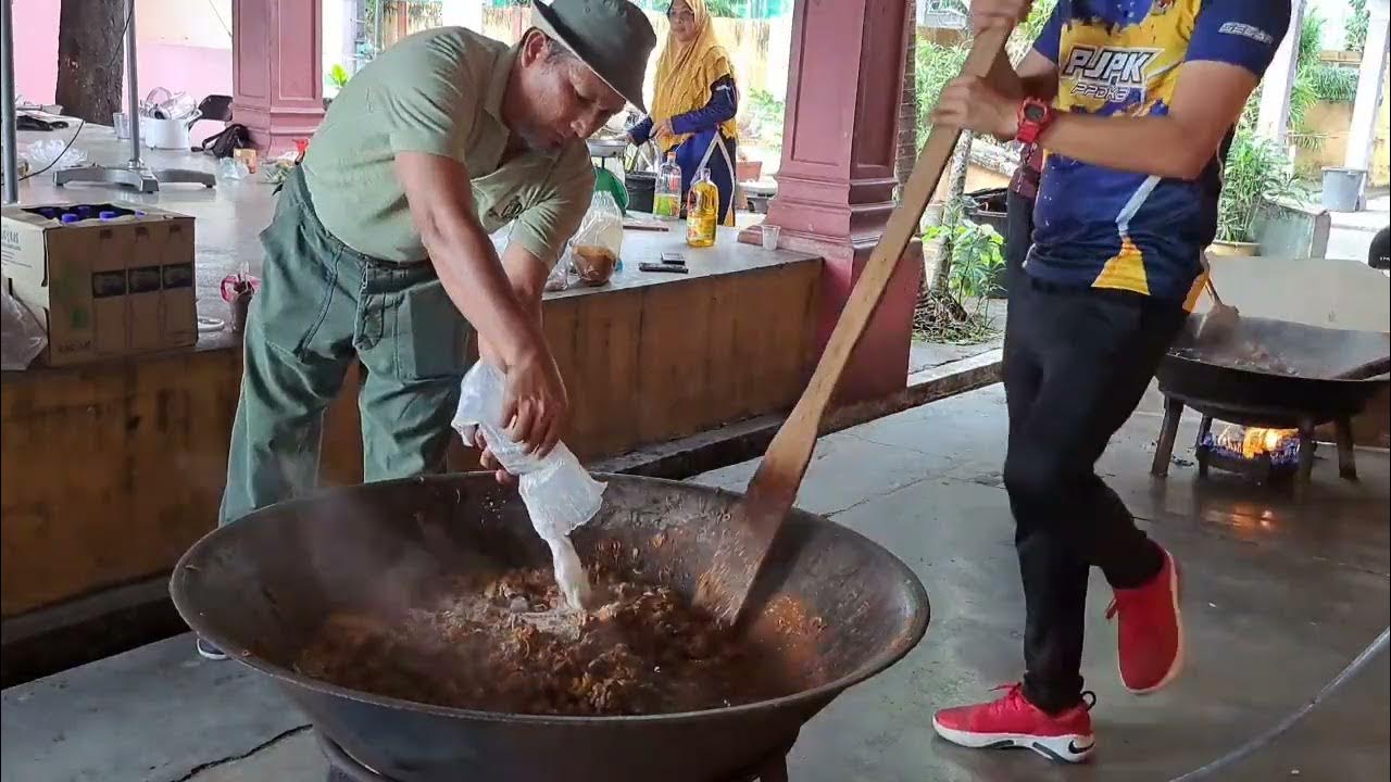VYT78 Suasana Masak Gulai Kawah 2024 - YouTube