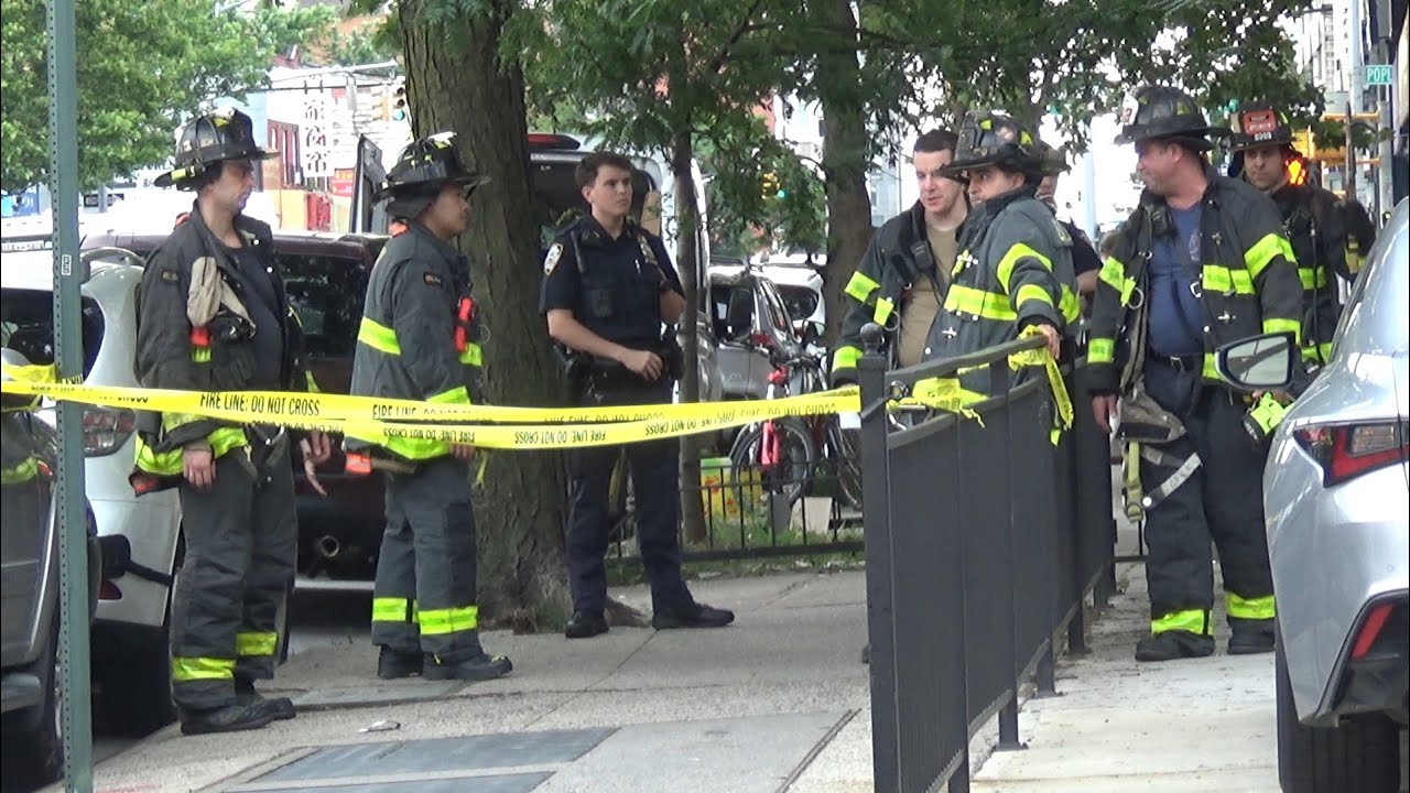 FDNY Engine 273 & Brand New Tower Ladder 152 on scene of a smoking ...