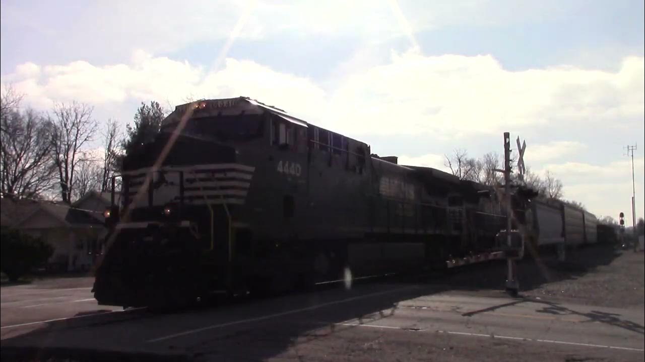 NORFOLK SOUTHERN GE AC44C6M Northbound Manifest Mix Freight - YouTube
